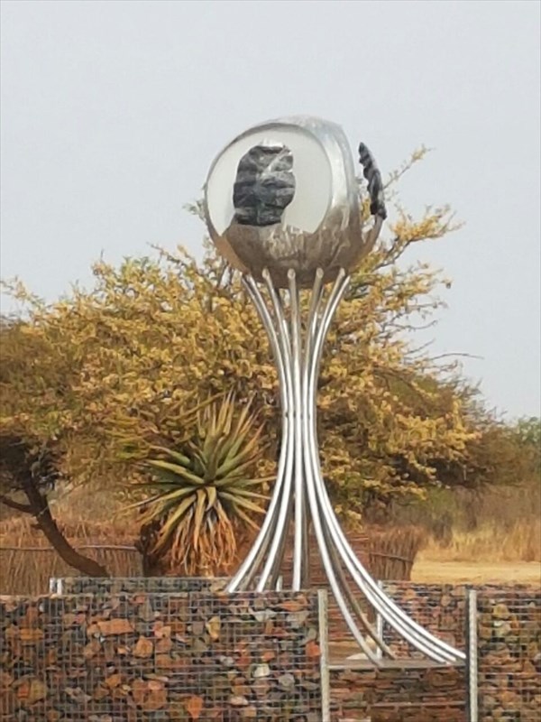 Freedomfront Plus | Zuma statue erected (with borehole) at Groot Marico ...